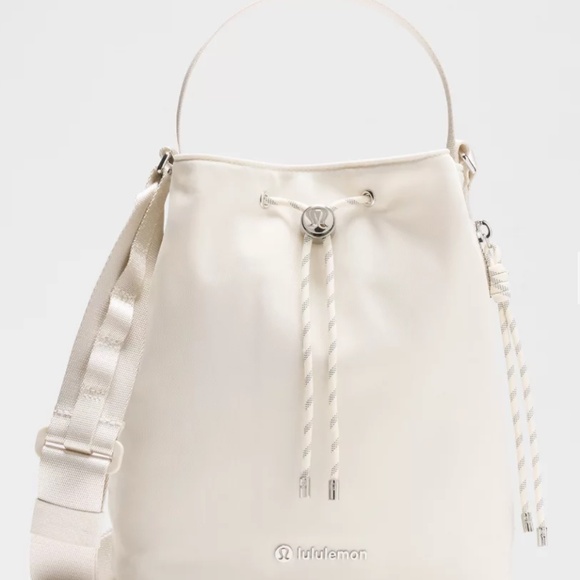 lululemon athletica | Bags | Nwt Lululemon Bucket Bag Crossbody In ...